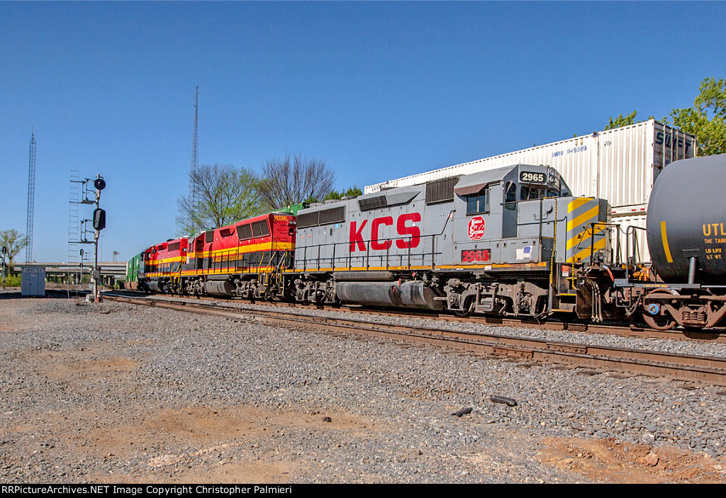 KCS 2851, 2036, and 2965 Lead the Bossier Turn